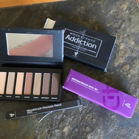 Younique | Makeup | Addiction Palette 4 Black Eye Liner 4d Mascara ...